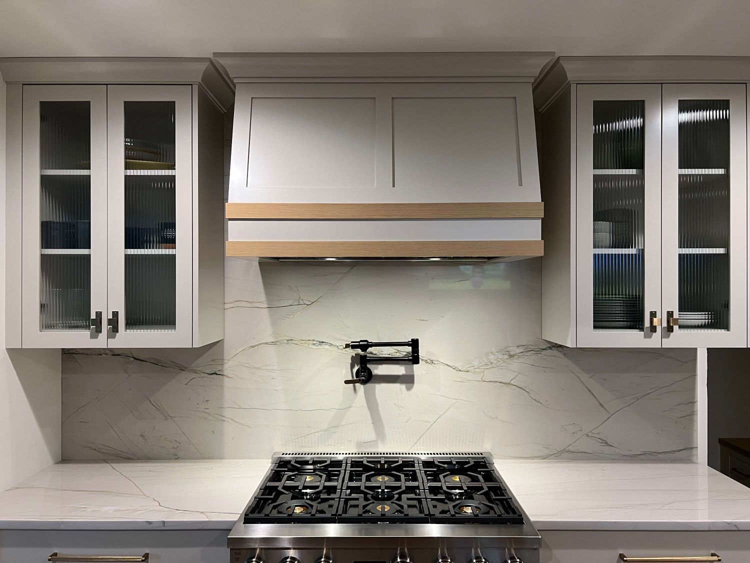 How a Slab Backsplash Can Make a Room Pop